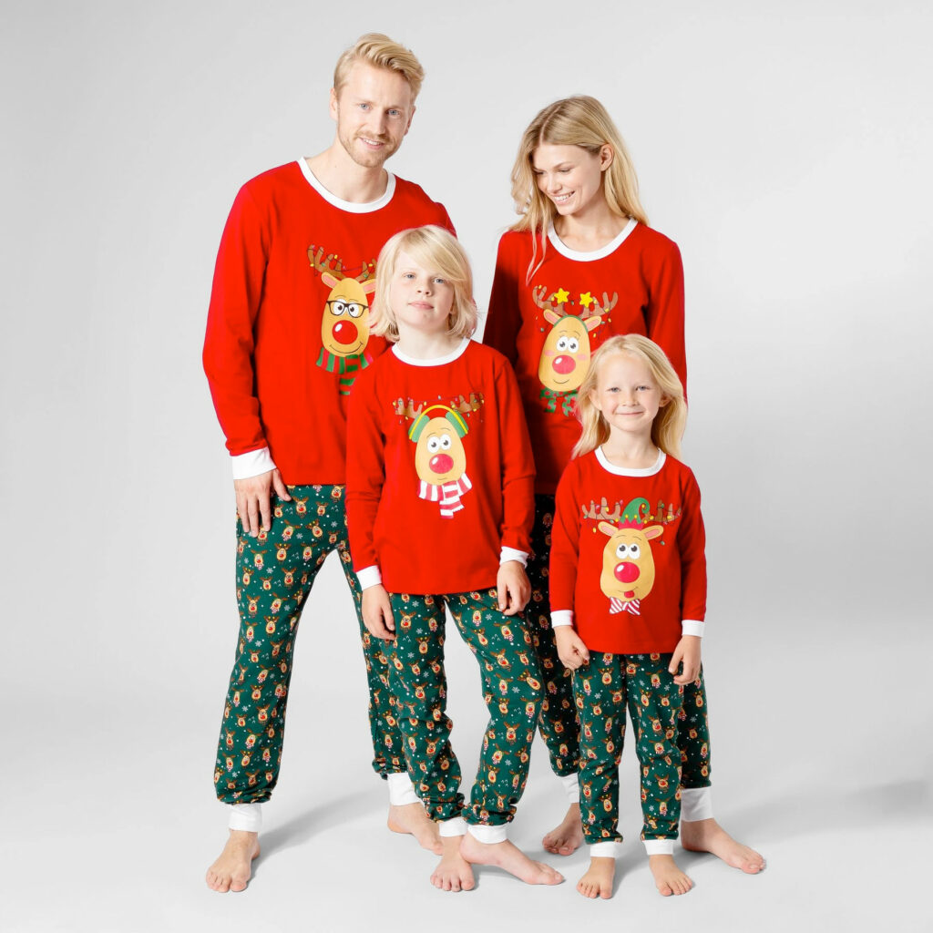 Kerst Pyjama Dames - Rendier - Rood/Groen - KersttruiWinkel.nl